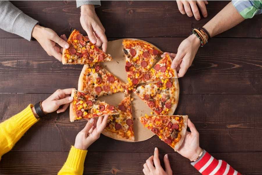 Pizza Calculator FAQ – How PizzasGPT Helps You Order Like a Pro